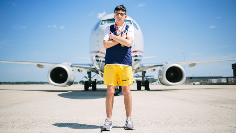 How Many People Does it Take to Pull an 82-ton Plane? - Cisco